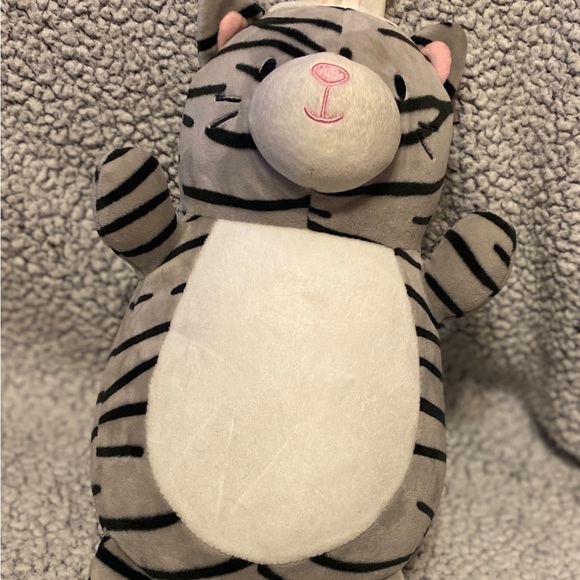 Squishmallows | Toys | Squishmallow Zaria Cat Hug Mees Plush Gray ...